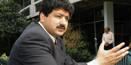 Hamid Mir receives international award in Holland